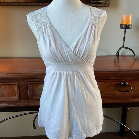 lei | Tops | Lei Offwhite Crochet Sleeveless Camisole Ties In Back Size ...